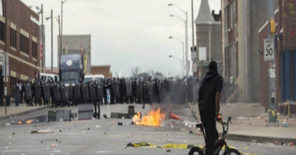 Chùm ảnh bạo động tại Mỹ sau cái chết của thanh niên da màu