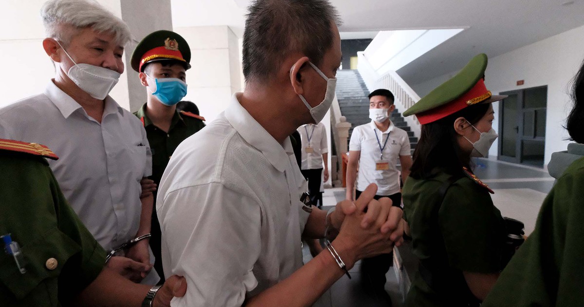 Dàn cựu lãnh đạo tỉnh và Tổng công ty Bình Dương hầu tòa