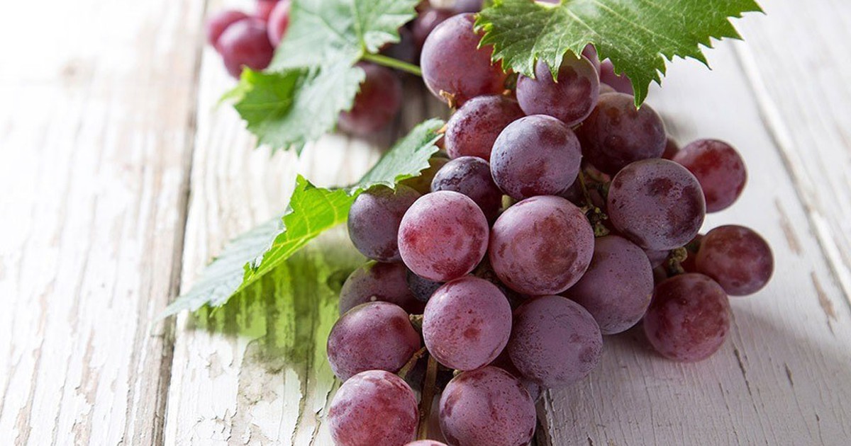 Nho tươi - nho khô: Loại nào tốt cho sức khỏe hơn?