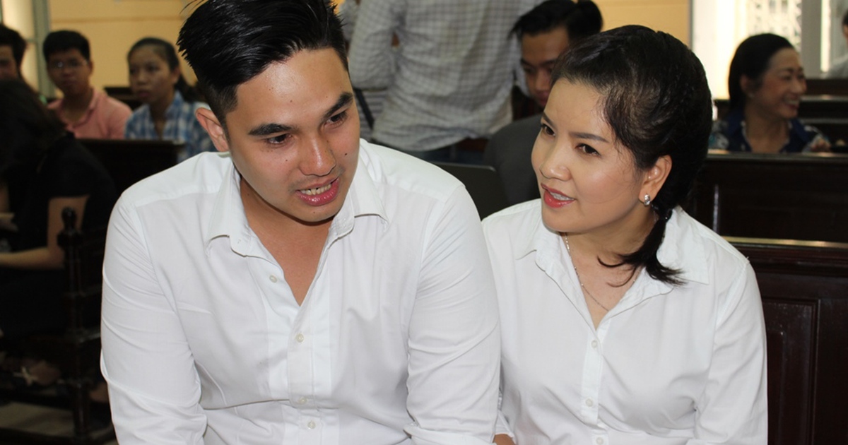 Hot boy Baggio đến tòa ủng hộ Ngọc Trinh trong vụ kiện Nhà hát Kịch TP.HCM