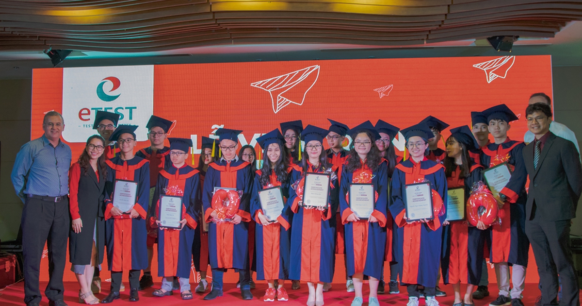 Trung tâm Tiếng Anh Du Học Etest vinh danh học viên đạt học bổng du học