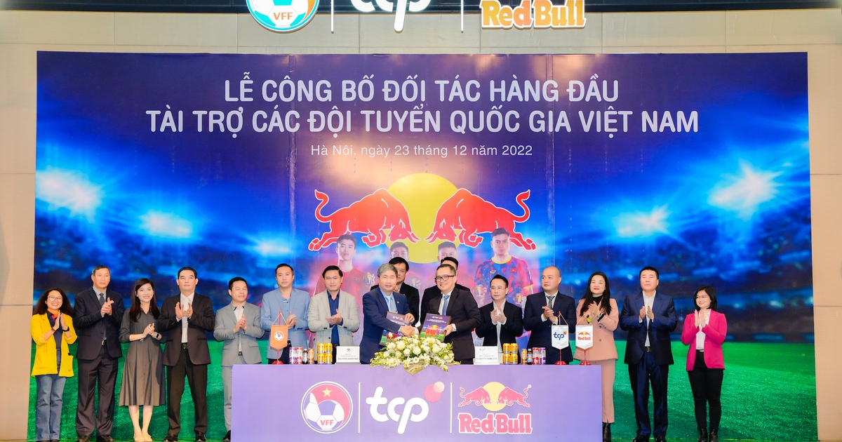 Nhãn hàng khủng Red Bull của TCP Việt Nam tài trợ các đội tuyển Việt Nam