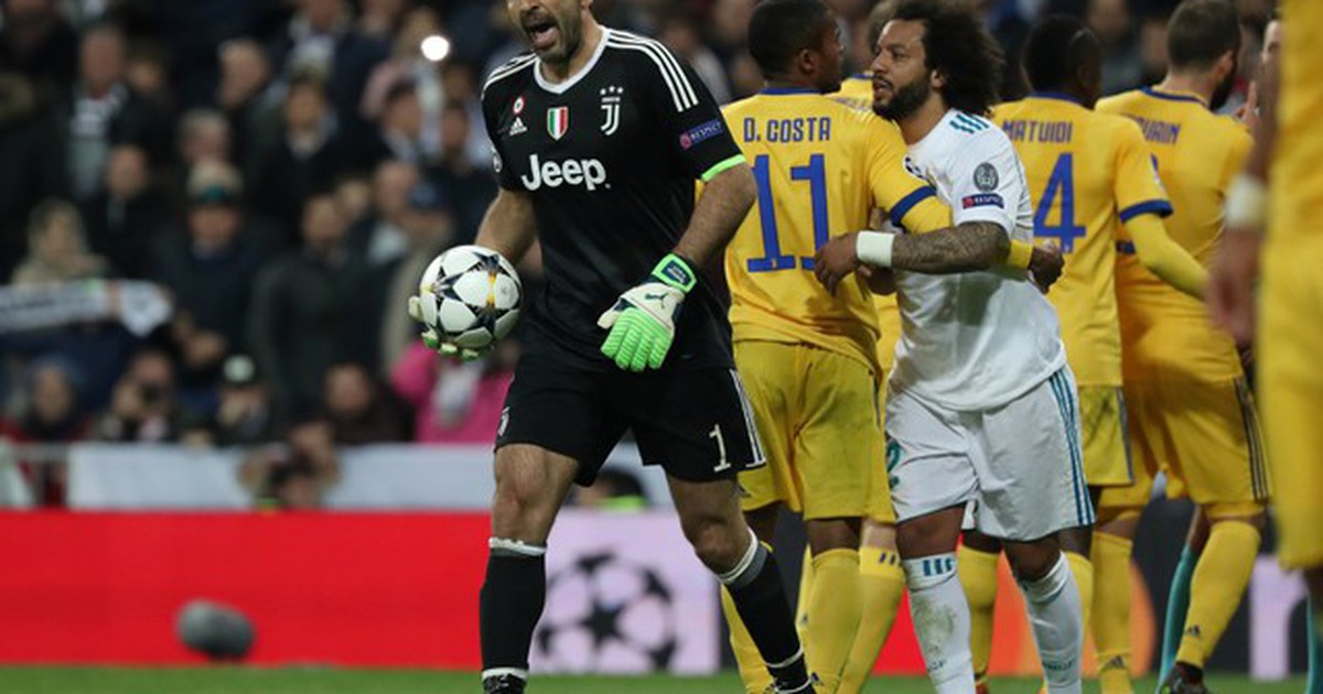Oliver Kahn: 'Buffon đáng ra phải giải nghệ sớm hơn'