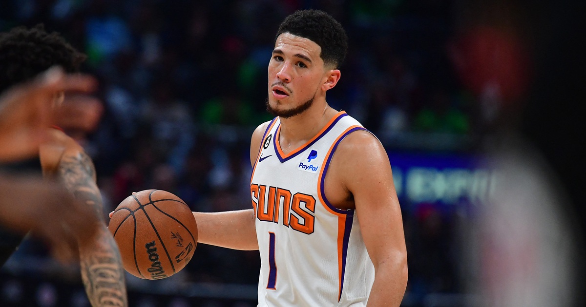 Phoenix Sun mất tay ném chủ lực Devin Booker ít nhất 1 tháng