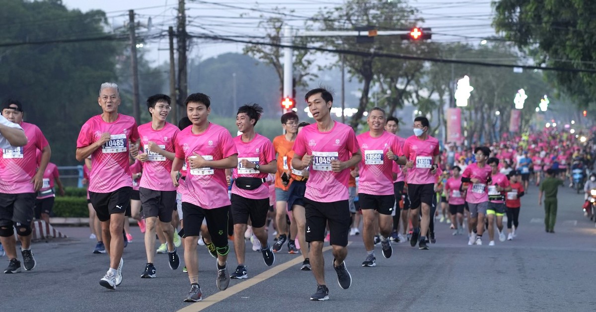 Giải marathon Đất Sen Hồng: Lý Tín Nhân về nhất cự ly 42 km của nam