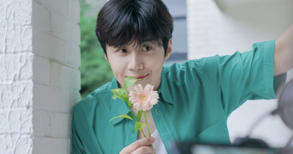 Mỹ nam 'Hometown Cha cha cha' Kim Seon Ho trở lại bùng nổ sau scandal