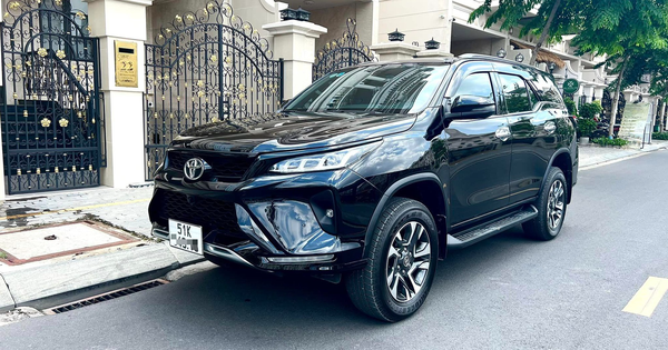 Toyota Fortuner Legender 'mất giá' hơn 350 triệu đồng sau 1 năm sử dụng