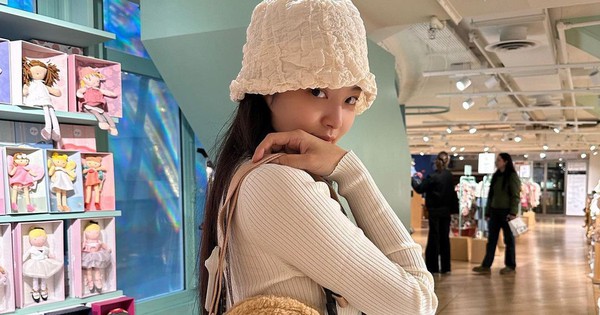 “Bóc tách” bộ trang phục của Jennie BlackPink gây lùm xùm trong thời ...