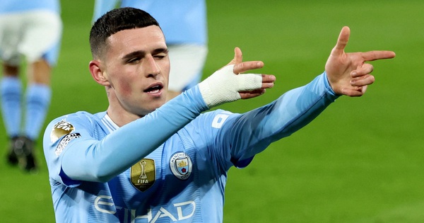 Phil Foden lập hat-trick giúp Man City áp sát đội đầu bảng Liverpool
