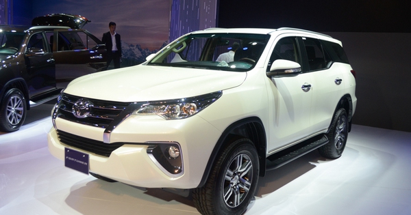 Toyota Fortuner 2017 có ba phiên bản, giá từ 981 triệu đồng