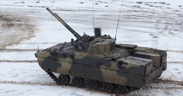 Thiết giáp BMD-4 của Nga vô tình bắn trúng trung tâm mua sắm