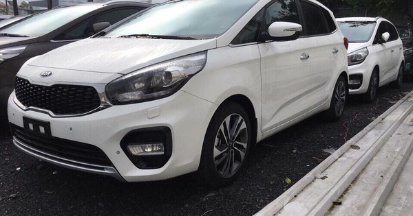 KIA Rondo 2017 bất ngờ xuất hiện tại Việt Nam