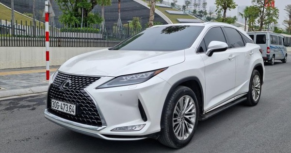 Lexus RX300 2020 chạy 'lướt' giữ giá như xe mới tại Việt Nam