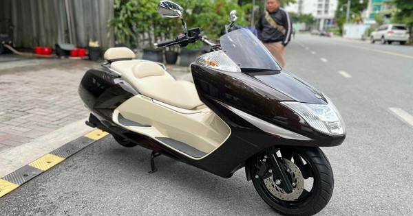 'Limousine 2 bánh' Yamaha Maxam kiểu dáng độc lạ tại Việt Nam