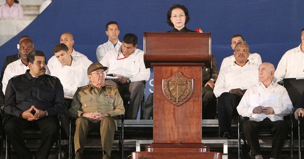 Chủ tịch QH Nguyễn Thị Kim Ngân dự lễ tưởng niệm lãnh tụ Fidel Castro