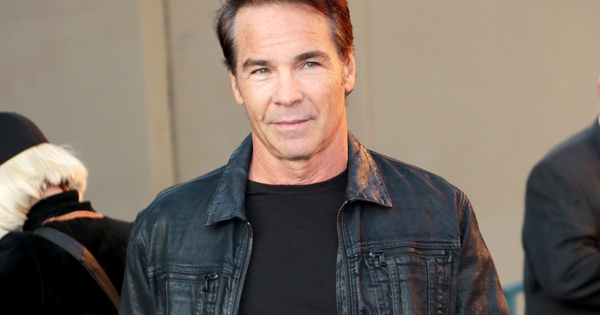 Diễn viên Jay Pickett qua đời trên lưng ngựa khi quay phim