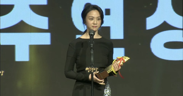 Thang Duy được bình chọn là nghệ sĩ xuất sắc nhất Hàn Quốc trong năm