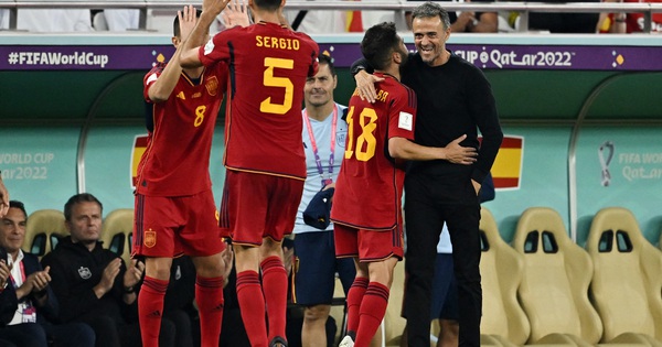 HLV Enrique ra quy định 'sex' cho tuyển Tây Ban Nha và 'con rể' Ferran ...