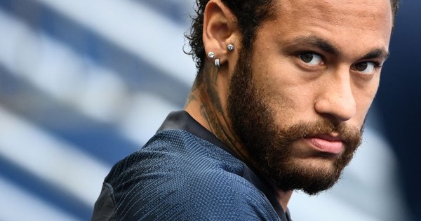 Bị điều tra, Neymar cười nhạo vào bữa tiệc ‘động trời’