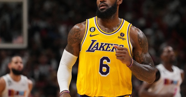 LeBron James bắt đầu thấy chán nản với đội bóng?